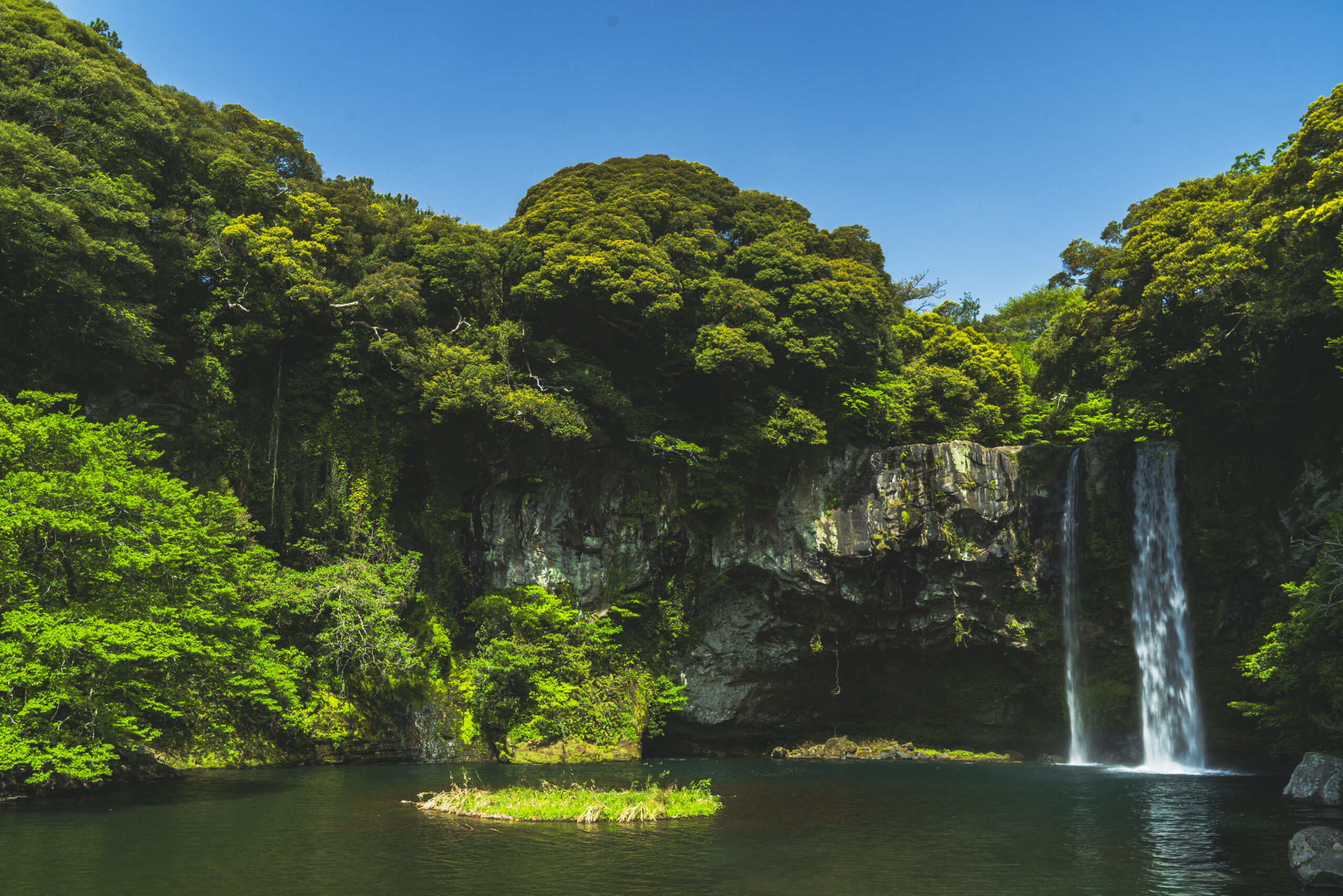 Cheonjiyeon Waterfall Hike - Jeju, South Korea | Explore Stronger